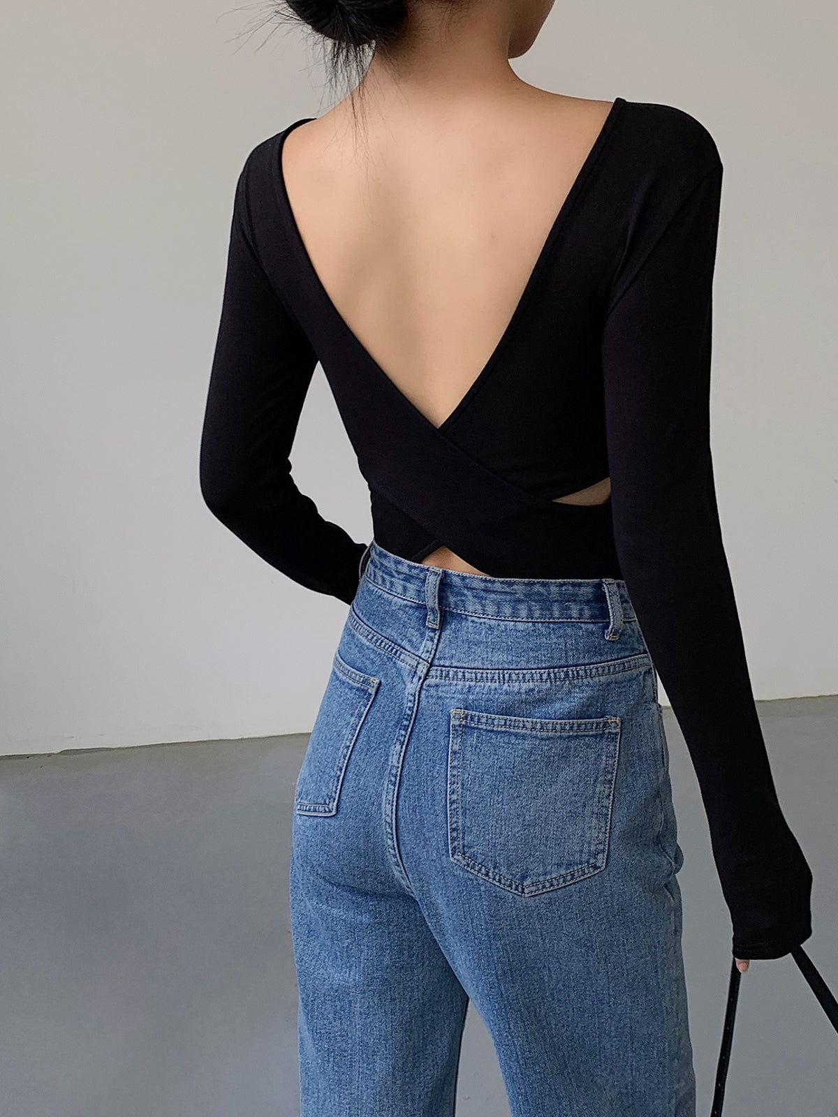 V-Shape Open Back Long Sleeve Shirt – OBZUU
